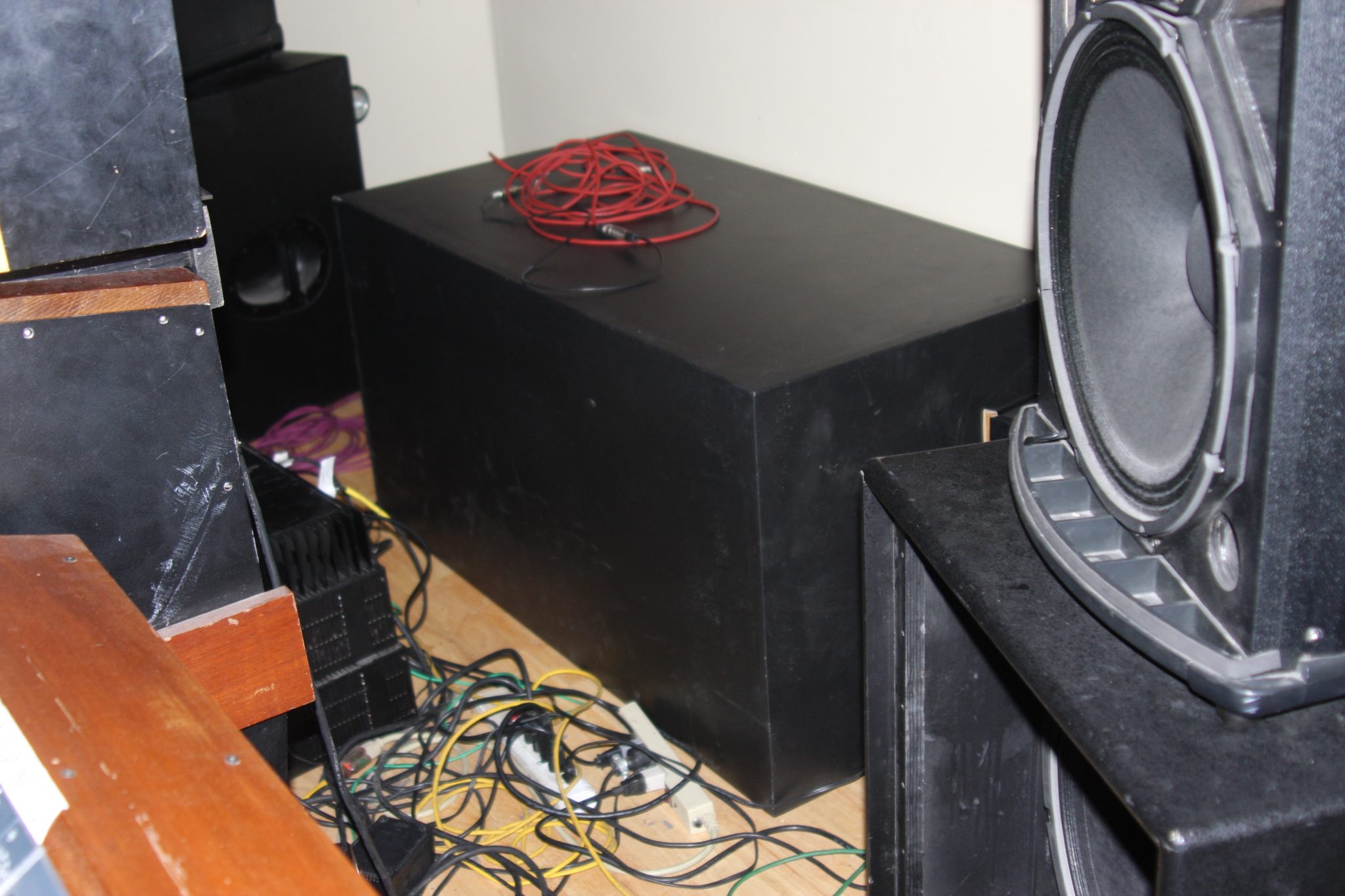 How To Make Your Sub Woofer Sound Better – Acoustic Fields